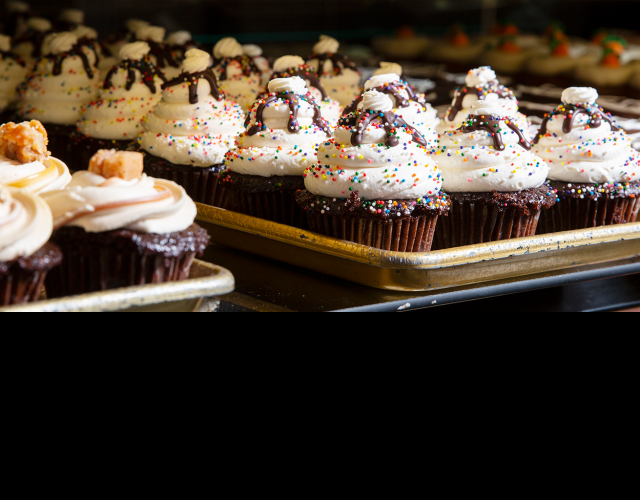 Delivery & Pick-Up - Creative Cakes Bakery Serving the Chicagoland Area